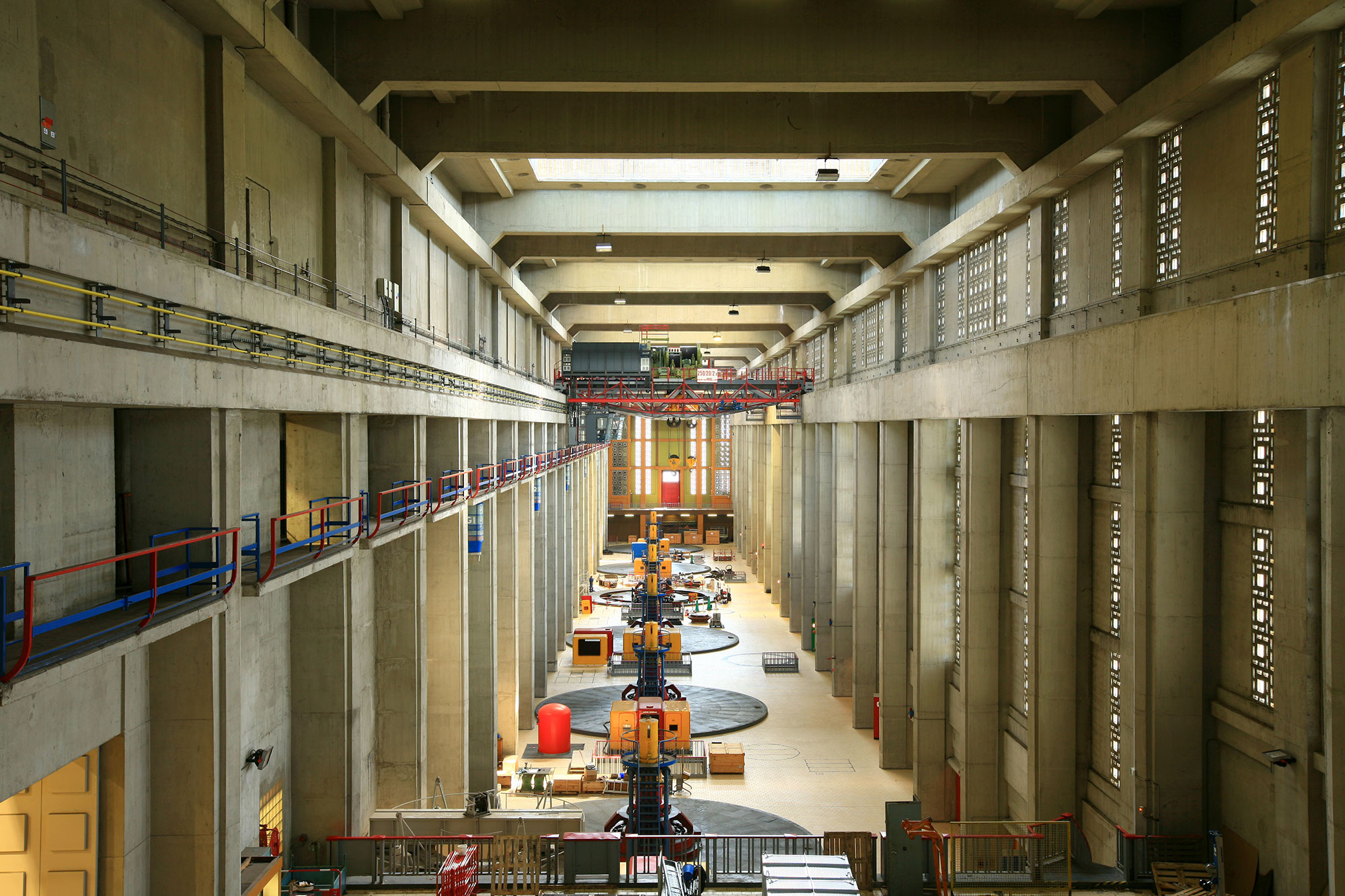 Visit of the Bollène hydropower plant and lock